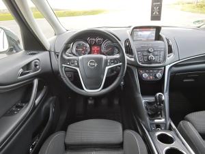 Black Opel Zafira 2012 in Vilnius, with an engine capacity of 2.00 L and mileage of 291 thousand km for 5300 €, photo 18 on AUTOMOTO.COM.LV