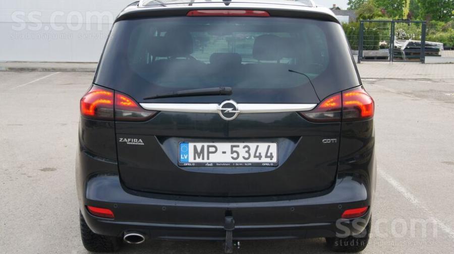 Black Opel Zafira 2012 in Jekabpils, with an engine capacity of 2.00 L and mileage of 331 thousand km for 4750 €, photo 5 on AUTOMOTO.COM.LV