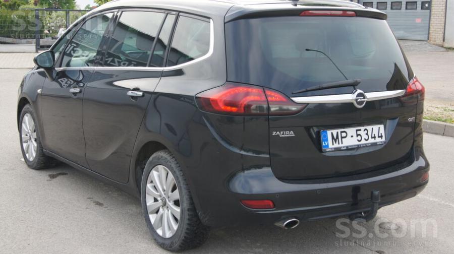 Black Opel Zafira 2012 in Jekabpils, with an engine capacity of 2.00 L and mileage of 331 thousand km for 4750 €, photo 6 on AUTOMOTO.COM.LV