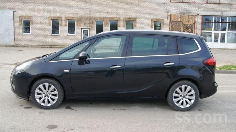 Black Opel Zafira 2012 in Jekabpils, with an engine capacity of 2.00 L and mileage of 331 thousand km for 4750 €, photo 7 on AUTOMOTO.COM.LV