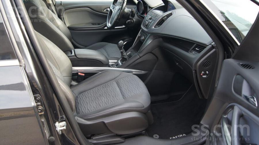 Black Opel Zafira 2012 in Jekabpils, with an engine capacity of 2.00 L and mileage of 331 thousand km for 4750 €, photo 14 on AUTOMOTO.COM.LV