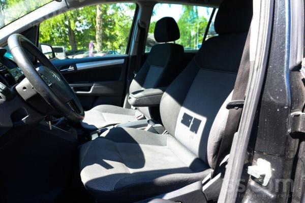 Black Opel Zafira 2012 in Riga, with an engine capacity of 1.70 L and mileage of 237 thousand km for 4490 €, photo 6 on AUTOMOTO.COM.LV