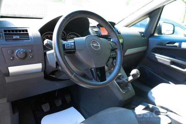 Black Opel Zafira 2012 in Riga, with an engine capacity of 1.70 L and mileage of 237 thousand km for 4490 €, photo 7 on AUTOMOTO.COM.LV