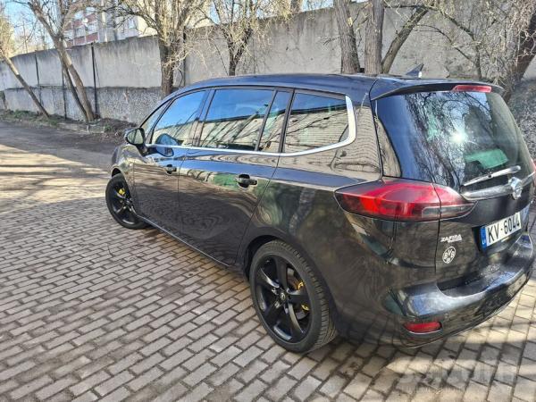 Melns Opel Zafira 2012 Rīga, ar dzinēja tilpumu 2.00 L un nobraukumu 273 tūkst. km par 6000 €, foto 2 vietnē AUTOMOTO.COM.LV