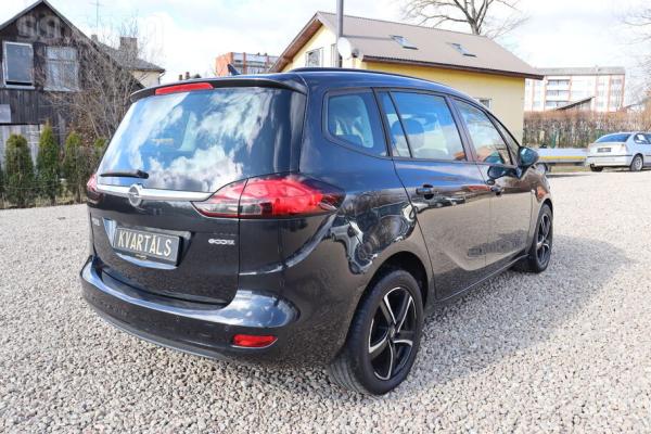 Black Opel Zafira 2012 in Riga, with an engine capacity of 2.00 L and mileage of 279 thousand km for 5890 €, photo 4 on AUTOMOTO.COM.LV
