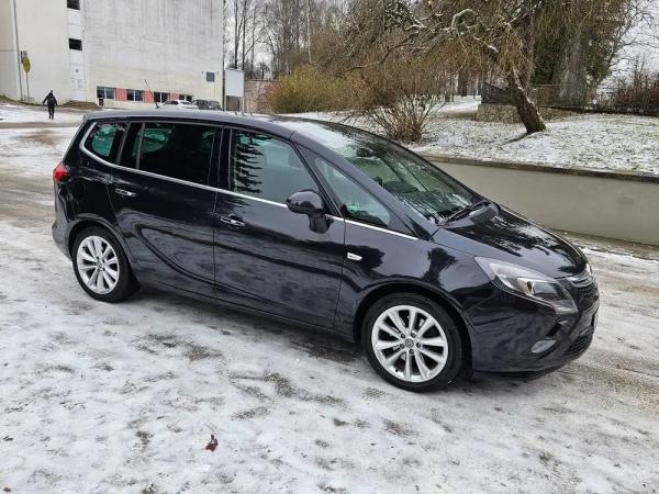Melns Opel Zafira 2012 Jēkabpils, ar dzinēja tilpumu 2.00 L un nobraukumu 214 tūkst. km par 6490 €, foto 5 vietnē AUTOMOTO.COM.LV