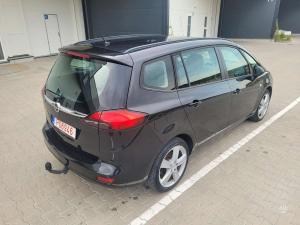 Black Opel Zafira 2012 in Vilnius, with an engine capacity of 1.80 L and mileage of 169 thousand km for 5650 €, photo 8 on AUTOMOTO.COM.LV