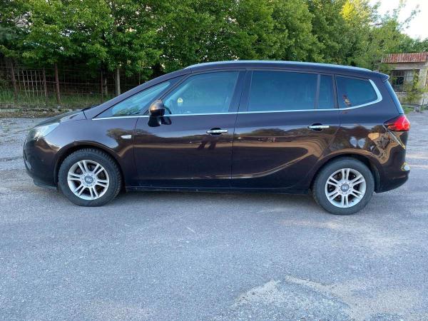 Melns Opel Zafira 2012 Raseiniai, ar dzinēja tilpumu 1.91 L un nobraukumu 300 tūkst. km par 4300 €, foto 2 vietnē AUTOMOTO.COM.LV