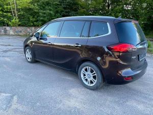 Black Opel Zafira 2012 in Raseiniai, with an engine capacity of 1.91 L and mileage of 300 thousand km for 4300 €, photo 4 on AUTOMOTO.COM.LV