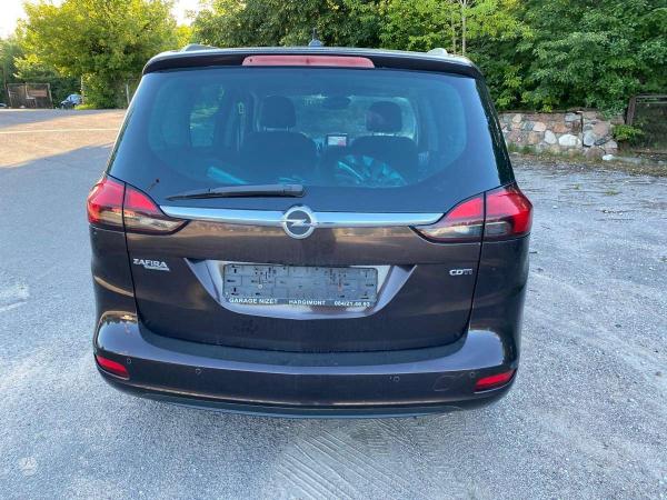 Black Opel Zafira 2012 in Raseiniai, with an engine capacity of 1.91 L and mileage of 300 thousand km for 4300 €, photo 5 on AUTOMOTO.COM.LV