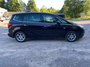 Black Opel Zafira 2012 in Raseiniai, with an engine capacity of 1.91 L and mileage of 300 thousand km for 4300 €, photo 7 on AUTOMOTO.COM.LV