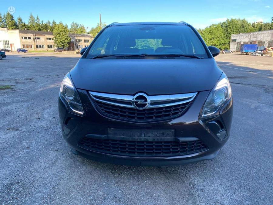 Black Opel Zafira 2012 in Raseiniai, with an engine capacity of 1.91 L and mileage of 300 thousand km for 4300 €, photo 9 on AUTOMOTO.COM.LV
