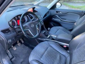 Black Opel Zafira 2012 in Raseiniai, with an engine capacity of 1.91 L and mileage of 300 thousand km for 4300 €, photo 10 on AUTOMOTO.COM.LV