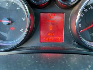 Black Opel Zafira 2012 in Raseiniai, with an engine capacity of 1.91 L and mileage of 300 thousand km for 4300 €, photo 13 on AUTOMOTO.COM.LV