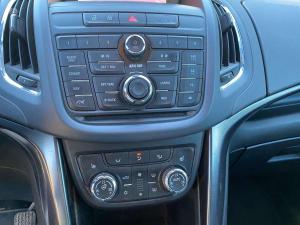 Black Opel Zafira 2012 in Raseiniai, with an engine capacity of 1.91 L and mileage of 300 thousand km for 4300 €, photo 14 on AUTOMOTO.COM.LV