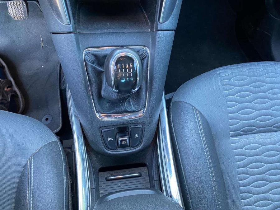 Black Opel Zafira 2012 in Raseiniai, with an engine capacity of 1.91 L and mileage of 300 thousand km for 4300 €, photo 15 on AUTOMOTO.COM.LV