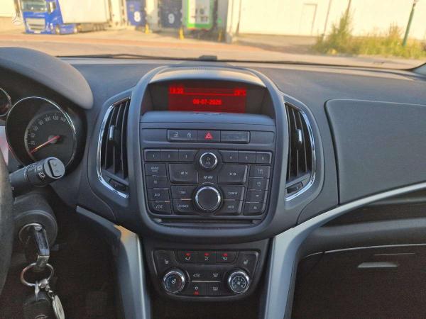 Black Opel Zafira 2012 in Raseiniai, with an engine capacity of 2.00 L and mileage of 314 thousand km for 3300 €, photo 10 on AUTOMOTO.COM.LV