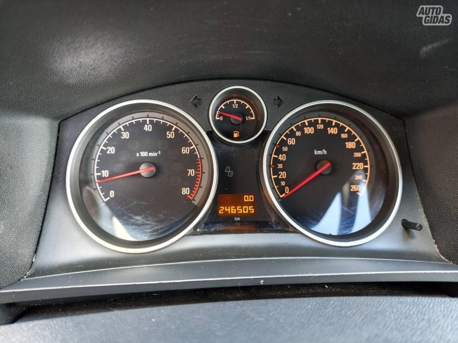 Melns Opel Zafira 2012 Marijampole, ar dzinēja tilpumu 1.80 L un nobraukumu 245 tūkst. km par 2850 €, foto 20 vietnē AUTOMOTO.COM.LV