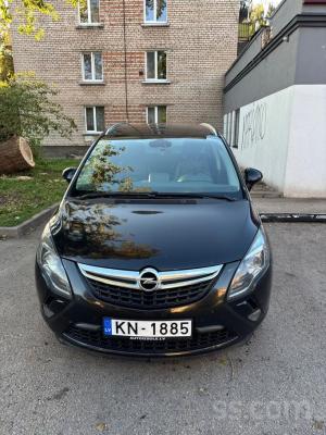 Black Opel Zafira 2012 in Daugavpils, with an engine capacity of 2.00 L and mileage of 211 thousand km for 5990 €, photo 3 on AUTOMOTO.COM.LV