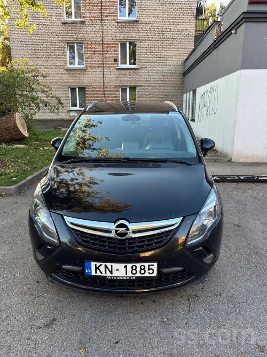 Black Opel Zafira 2012 in Daugavpils, with an engine capacity of 2.00 L and mileage of 211 thousand km for 5990 €, photo 3 on AUTOMOTO.COM.LV