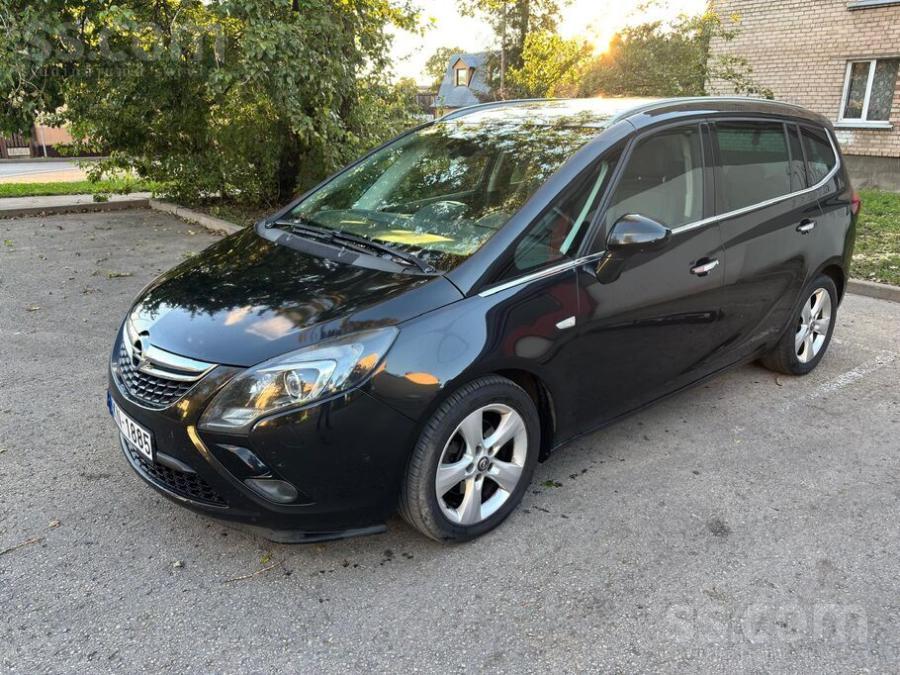 Black Opel Zafira 2012 in Daugavpils, with an engine capacity of 2.00 L and mileage of 211 thousand km for 5990 €, photo 4 on AUTOMOTO.COM.LV