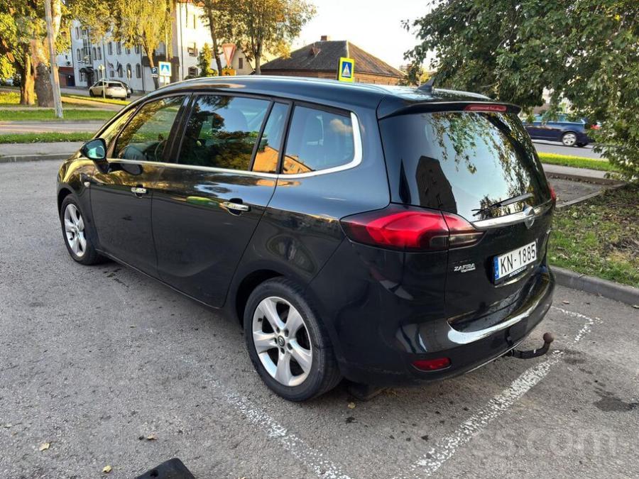 Black Opel Zafira 2012 in Daugavpils, with an engine capacity of 2.00 L and mileage of 211 thousand km for 5990 €, photo 7 on AUTOMOTO.COM.LV