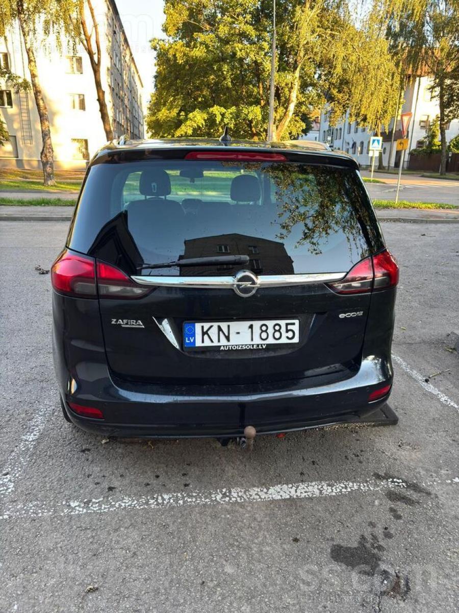 Black Opel Zafira 2012 in Daugavpils, with an engine capacity of 2.00 L and mileage of 211 thousand km for 5990 €, photo 8 on AUTOMOTO.COM.LV