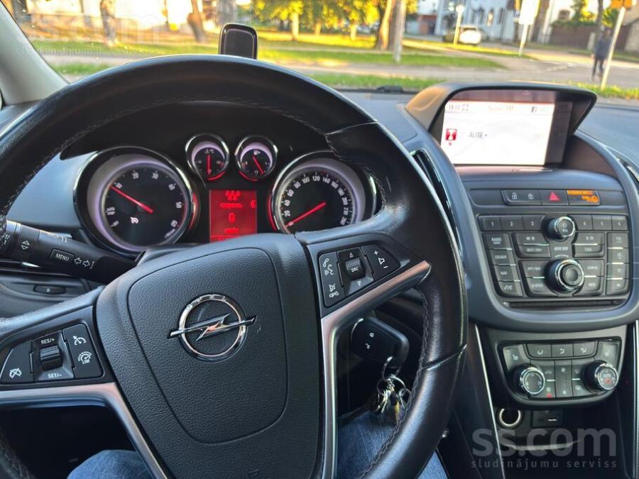 Black Opel Zafira 2012 in Daugavpils, with an engine capacity of 2.00 L and mileage of 211 thousand km for 5990 €, photo 12 on AUTOMOTO.COM.LV