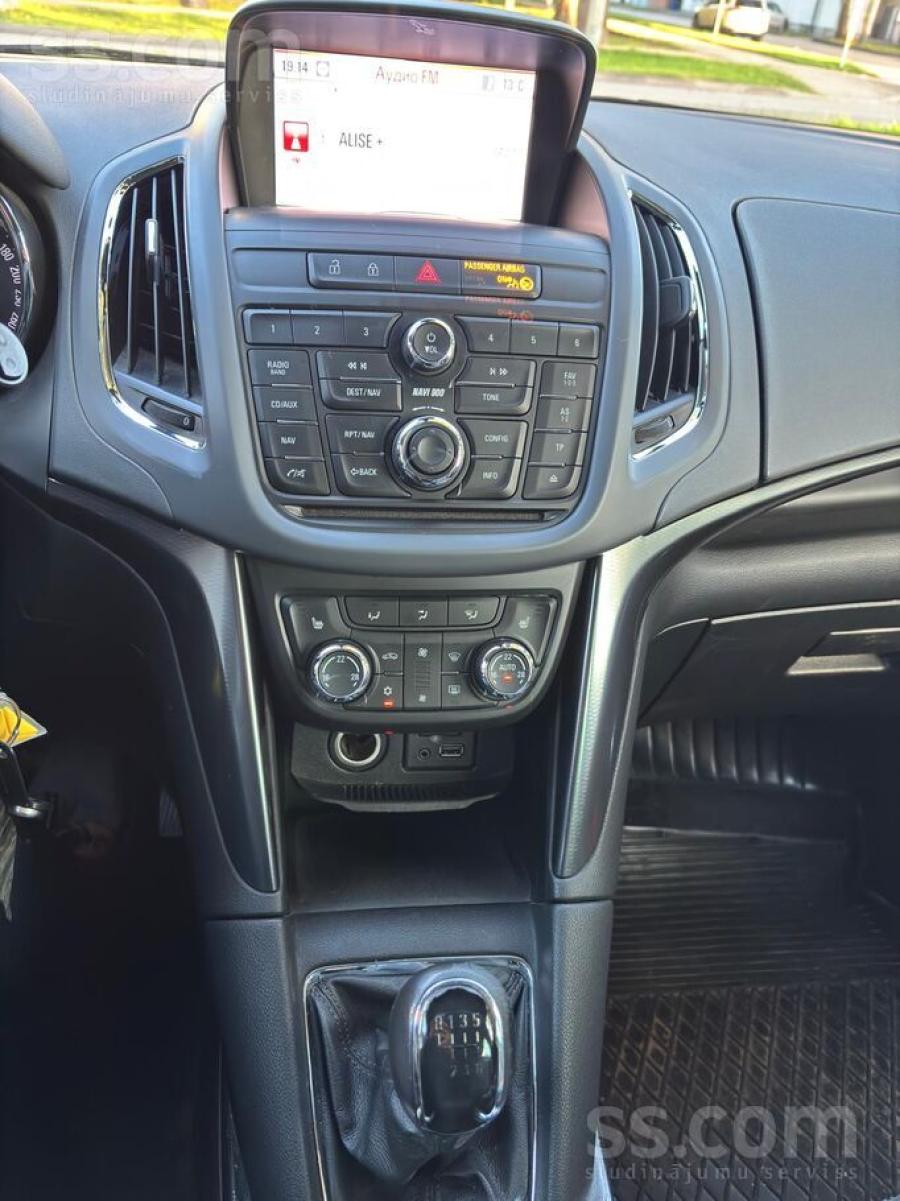 Black Opel Zafira 2012 in Daugavpils, with an engine capacity of 2.00 L and mileage of 211 thousand km for 5990 €, photo 13 on AUTOMOTO.COM.LV