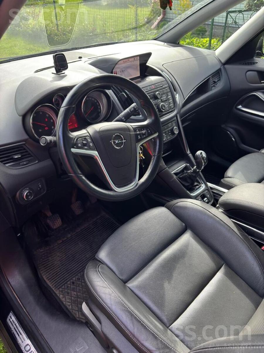 Black Opel Zafira 2012 in Daugavpils, with an engine capacity of 2.00 L and mileage of 211 thousand km for 5990 €, photo 16 on AUTOMOTO.COM.LV