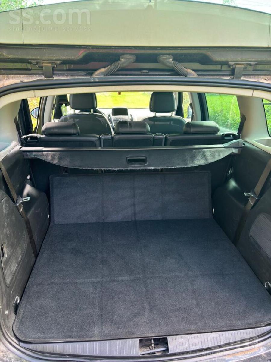 Black Opel Zafira 2012 in Daugavpils, with an engine capacity of 2.00 L and mileage of 211 thousand km for 5990 €, photo 23 on AUTOMOTO.COM.LV