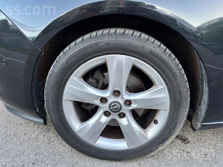 Black Opel Zafira 2012 in Daugavpils, with an engine capacity of 2.00 L and mileage of 211 thousand km for 5990 €, photo 25 on AUTOMOTO.COM.LV