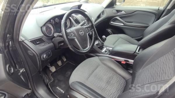 Опель Зафира 2012 в Екабпилс на AUTOMOTO.COM.LV Черный Опель Зафира 2012 в Екабпилс, объемом двигателя 2.00 л и пробегом 332 тыс. км за 4000 €, фото 10 на AUTOMOTO.COM.LV