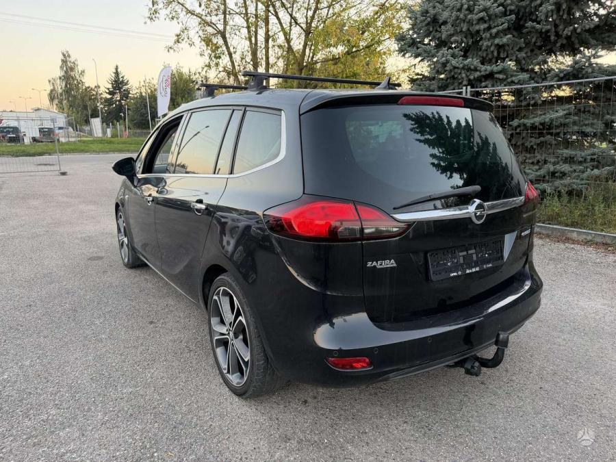 Black Opel Zafira 2012 in Marijampole, with an engine capacity of 1.36 L and mileage of 177 thousand km for 3850 €, photo 8 on AUTOMOTO.COM.LV