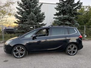 Black Opel Zafira 2012 in Marijampole, with an engine capacity of 1.36 L and mileage of 177 thousand km for 3850 €, photo 9 on AUTOMOTO.COM.LV