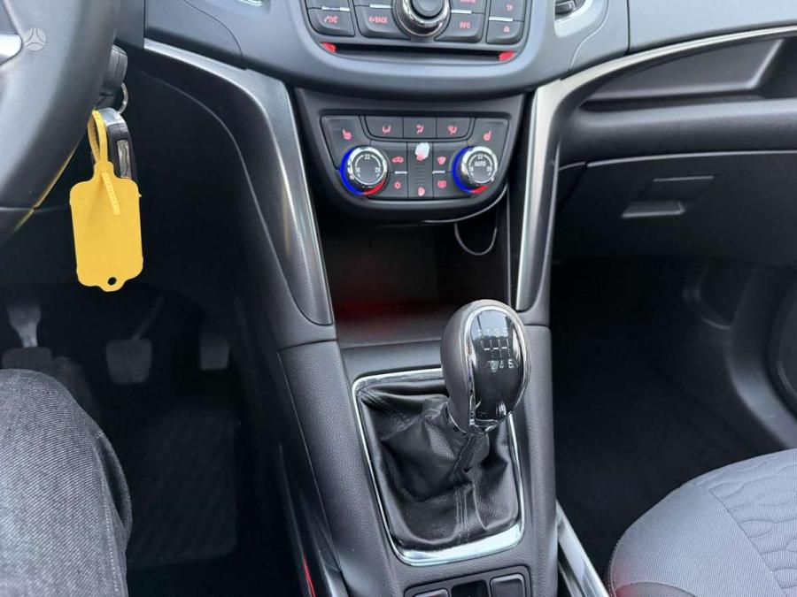 Black Opel Zafira 2012 in Marijampole, with an engine capacity of 1.36 L and mileage of 177 thousand km for 3850 €, photo 13 on AUTOMOTO.COM.LV