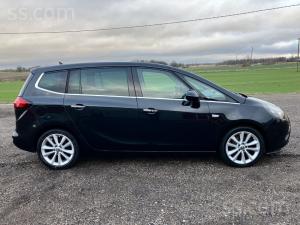 Black Opel Zafira 2013 in Talsi, with an engine capacity of 2.00 L and mileage of 356 thousand km for 5700 €, photo 2 on AUTOMOTO.COM.LV