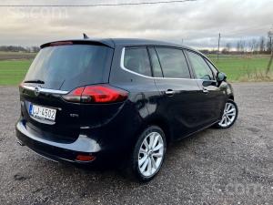 Black Opel Zafira 2013 in Talsi, with an engine capacity of 2.00 L and mileage of 356 thousand km for 5700 €, photo 3 on AUTOMOTO.COM.LV