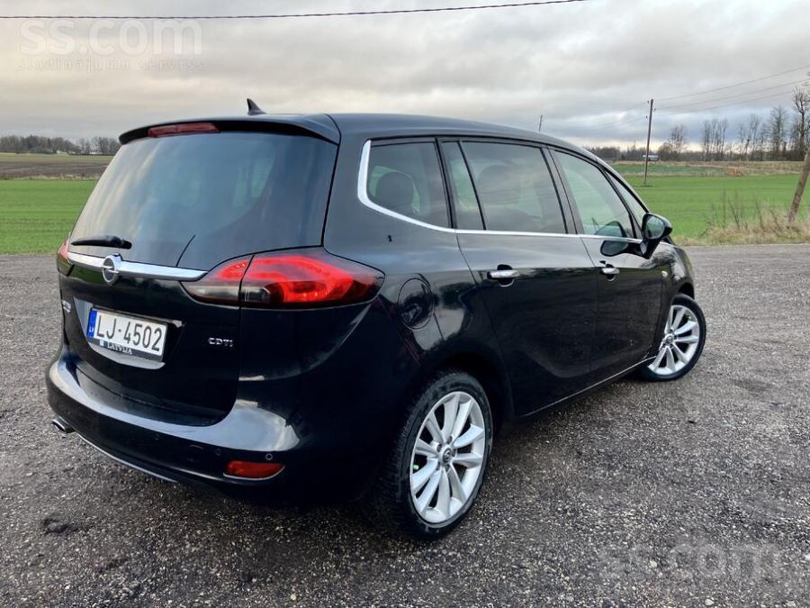 Black Opel Zafira 2013 in Talsi, with an engine capacity of 2.00 L and mileage of 356 thousand km for 5700 €, photo 3 on AUTOMOTO.COM.LV