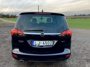 Black Opel Zafira 2013 in Talsi, with an engine capacity of 2.00 L and mileage of 356 thousand km for 5700 €, photo 4 on AUTOMOTO.COM.LV