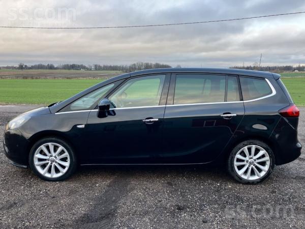Black Opel Zafira 2013 in Talsi, with an engine capacity of 2.00 L and mileage of 356 thousand km for 5700 €, photo 6 on AUTOMOTO.COM.LV