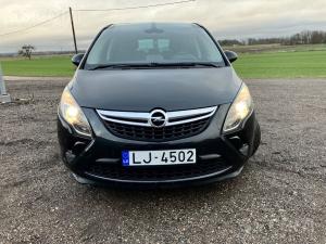 Black Opel Zafira 2013 in Talsi, with an engine capacity of 2.00 L and mileage of 356 thousand km for 5700 €, photo 8 on AUTOMOTO.COM.LV