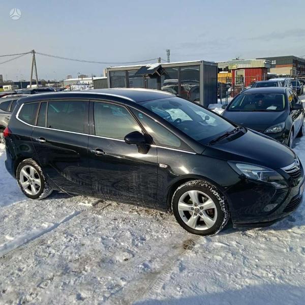 Black Opel Zafira 2013 in Kaunas, with an engine capacity of 2.00 L and mileage of 253 thousand km for 4850 €, photo 1 on AUTOMOTO.COM.LV