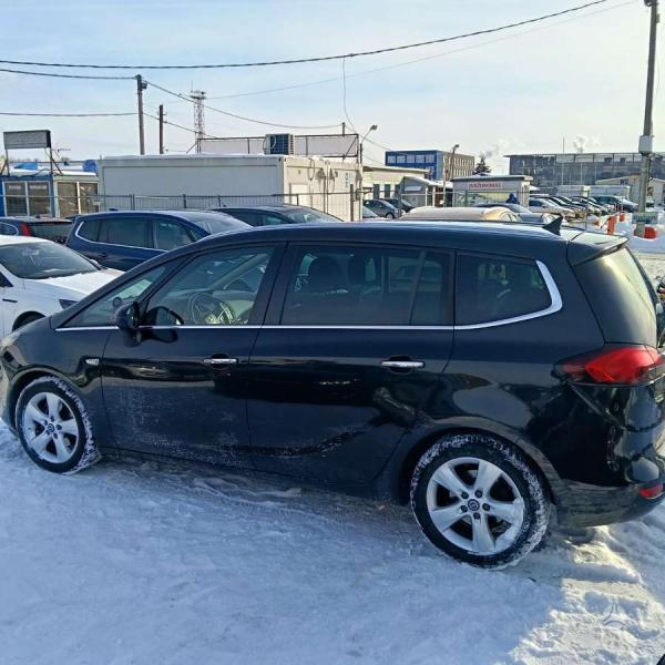 Black Opel Zafira 2013 in Kaunas, with an engine capacity of 2.00 L and mileage of 253 thousand km for 4850 €, photo 4 on AUTOMOTO.COM.LV
