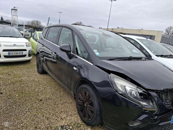 Black Opel Zafira 2013 in Taurage, with an engine capacity of 2.00 L and mileage of 203 thousand km for 2500 €, photo 3 on AUTOMOTO.COM.LV
