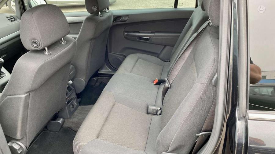 Melns Opel Zafira 2013 Marijampole, ar dzinēja tilpumu 1.69 L un nobraukumu 224 tūkst. km par 4550 €, foto 14 vietnē AUTOMOTO.COM.LV