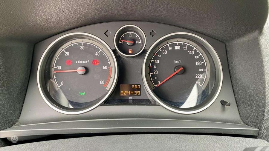 Melns Opel Zafira 2013 Marijampole, ar dzinēja tilpumu 1.69 L un nobraukumu 224 tūkst. km par 4550 €, foto 22 vietnē AUTOMOTO.COM.LV