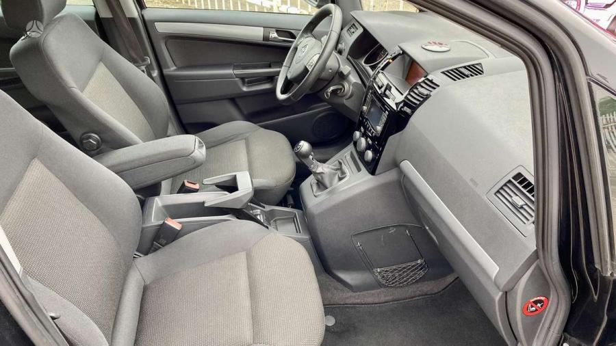 Black Opel Zafira 2013 in Marijampole, with an engine capacity of 1.69 L and mileage of 224 thousand km for 4550 €, photo 10 on AUTOMOTO.COM.LV