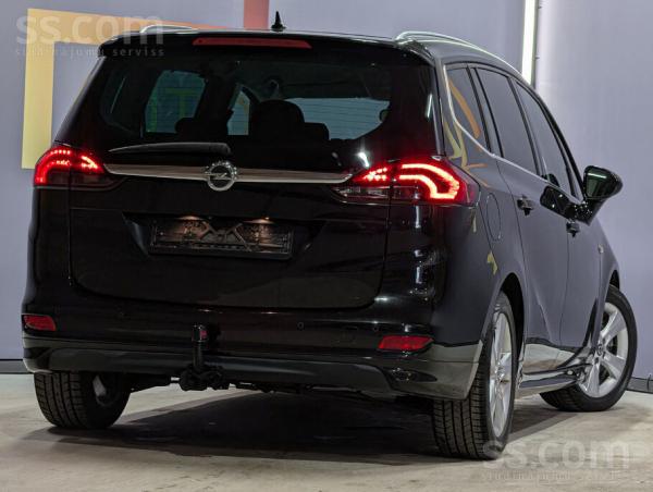 Black Opel Zafira 2013 in Jurmala, with an engine capacity of 1.60 L and mileage of 232 thousand km for 6950 €, photo 8 on AUTOMOTO.COM.LV