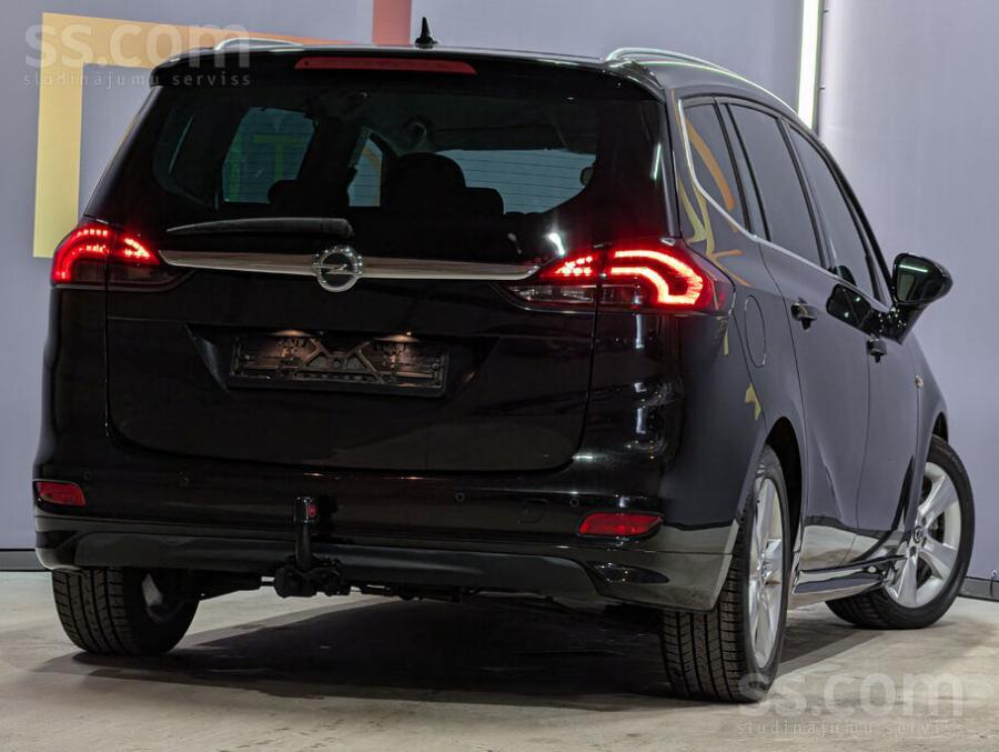 Black Opel Zafira 2013 in Jurmala, with an engine capacity of 1.60 L and mileage of 232 thousand km for 6950 €, photo 9 on AUTOMOTO.COM.LV